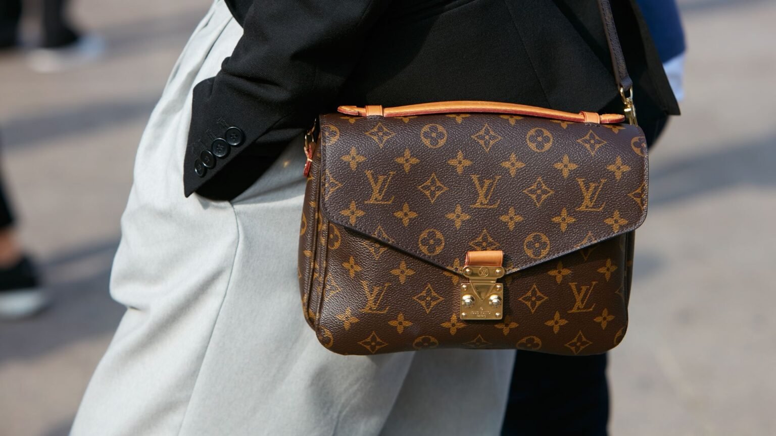 Understanding Louis Vuitton Handbags: A Timeless Fashion Statement